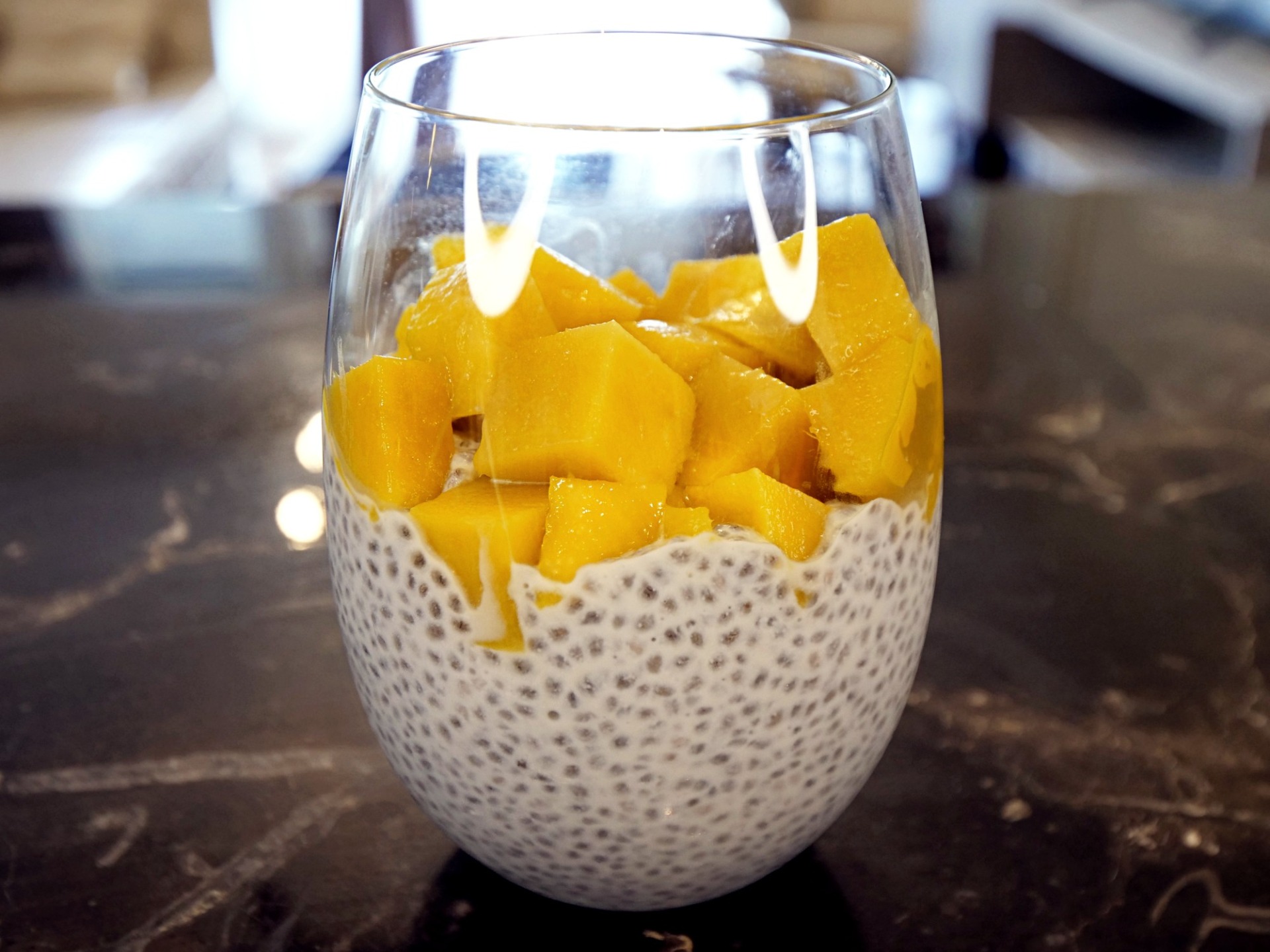Kremowy deser chia z mango