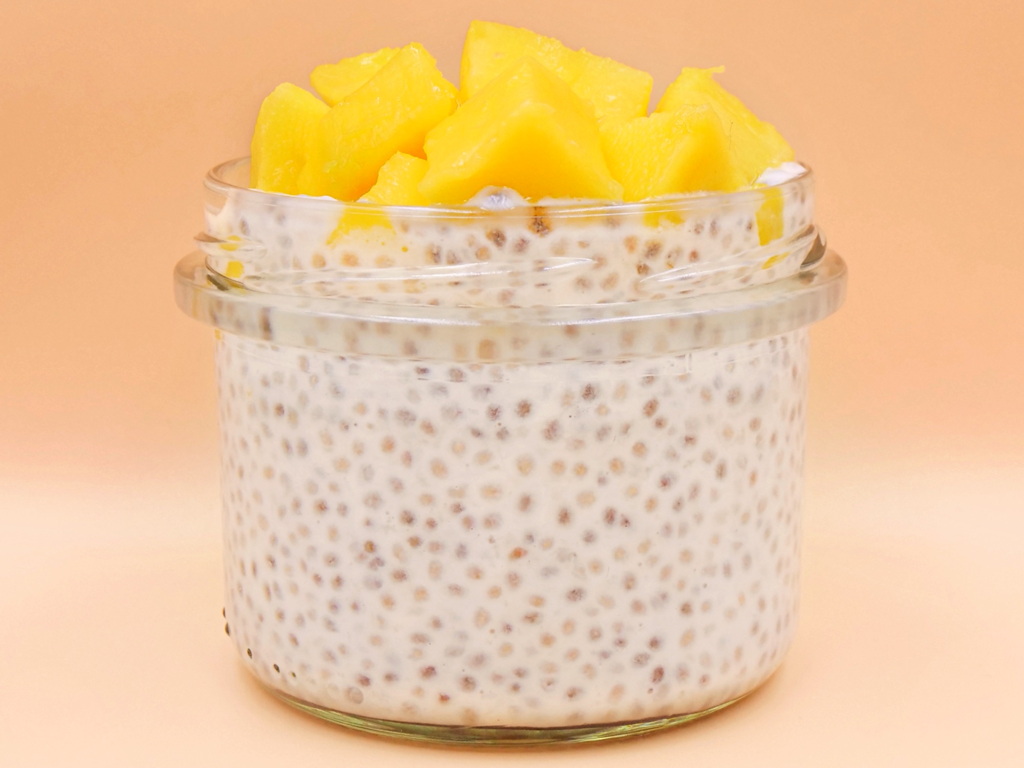 Kremowy deser chia z mango