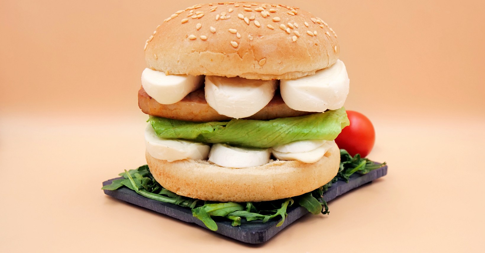 Burger ze schabem i mozzarellą