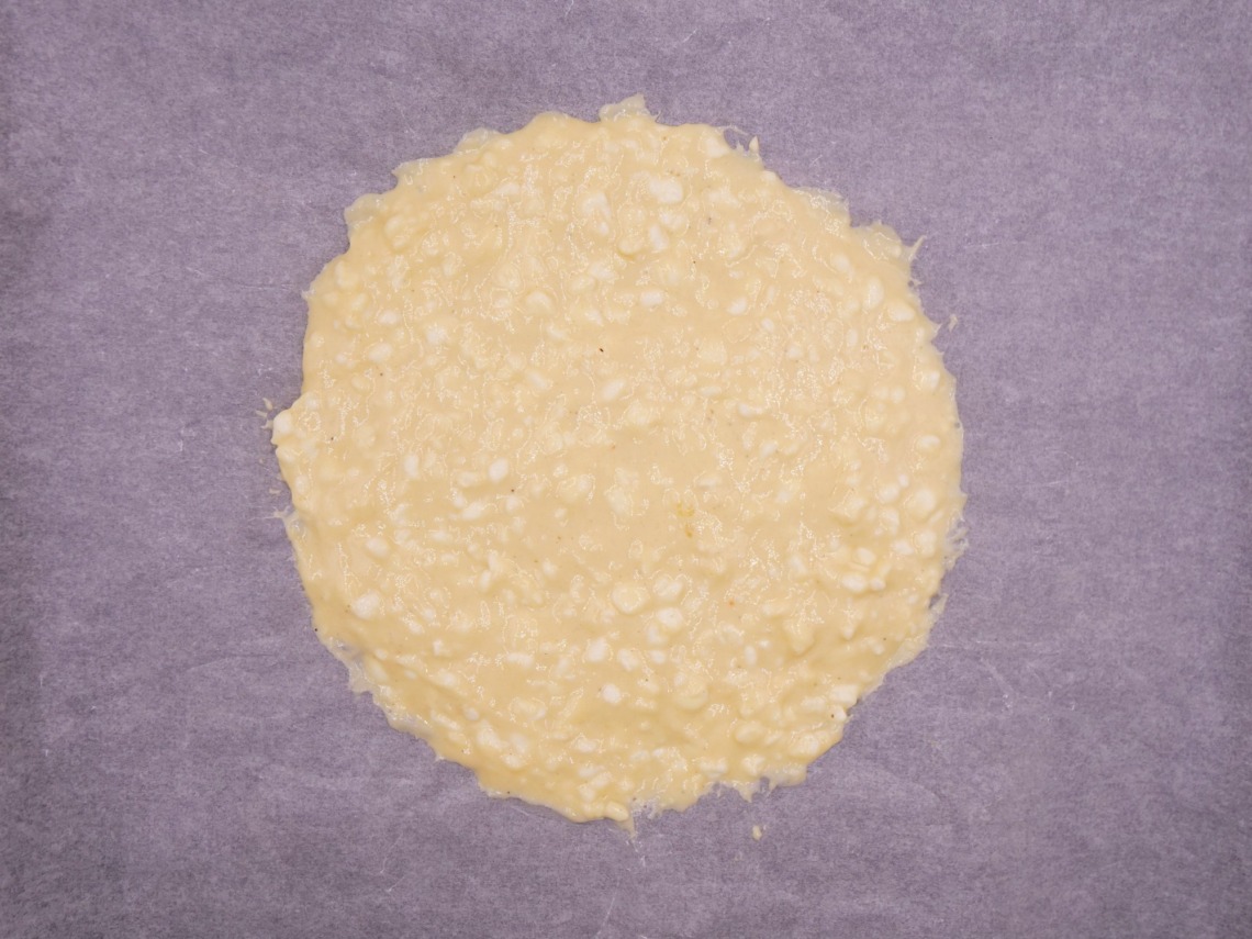 Pizza na spodzie z serka wiejskiego